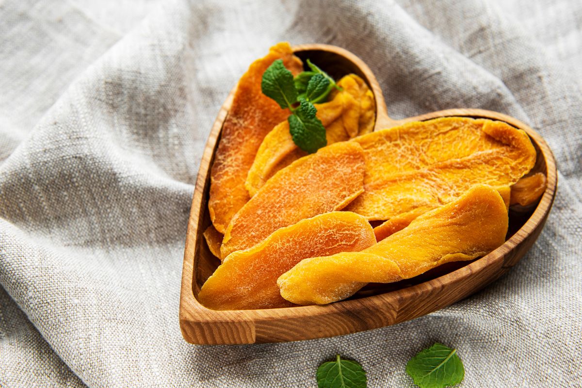 Guide For Making Healthy Oven-Dried Mango Chips