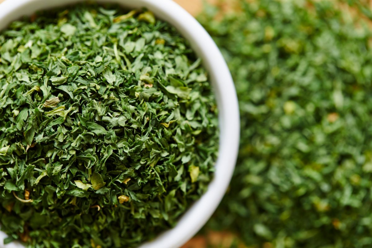 Oven Drying Herbs: How To Dry Parsley In An Oven