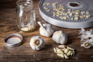 How To Dehydrate Garlic And Make Garlic Powder